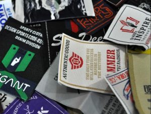 Woven Label untuk Bahan Pembuatan Label Pakaian dan Kelebihannya